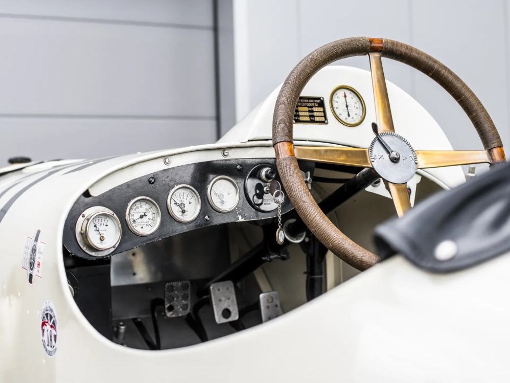 Раритетный гоночный Mercedes Type 122, построенный ещё в 1923 году ...